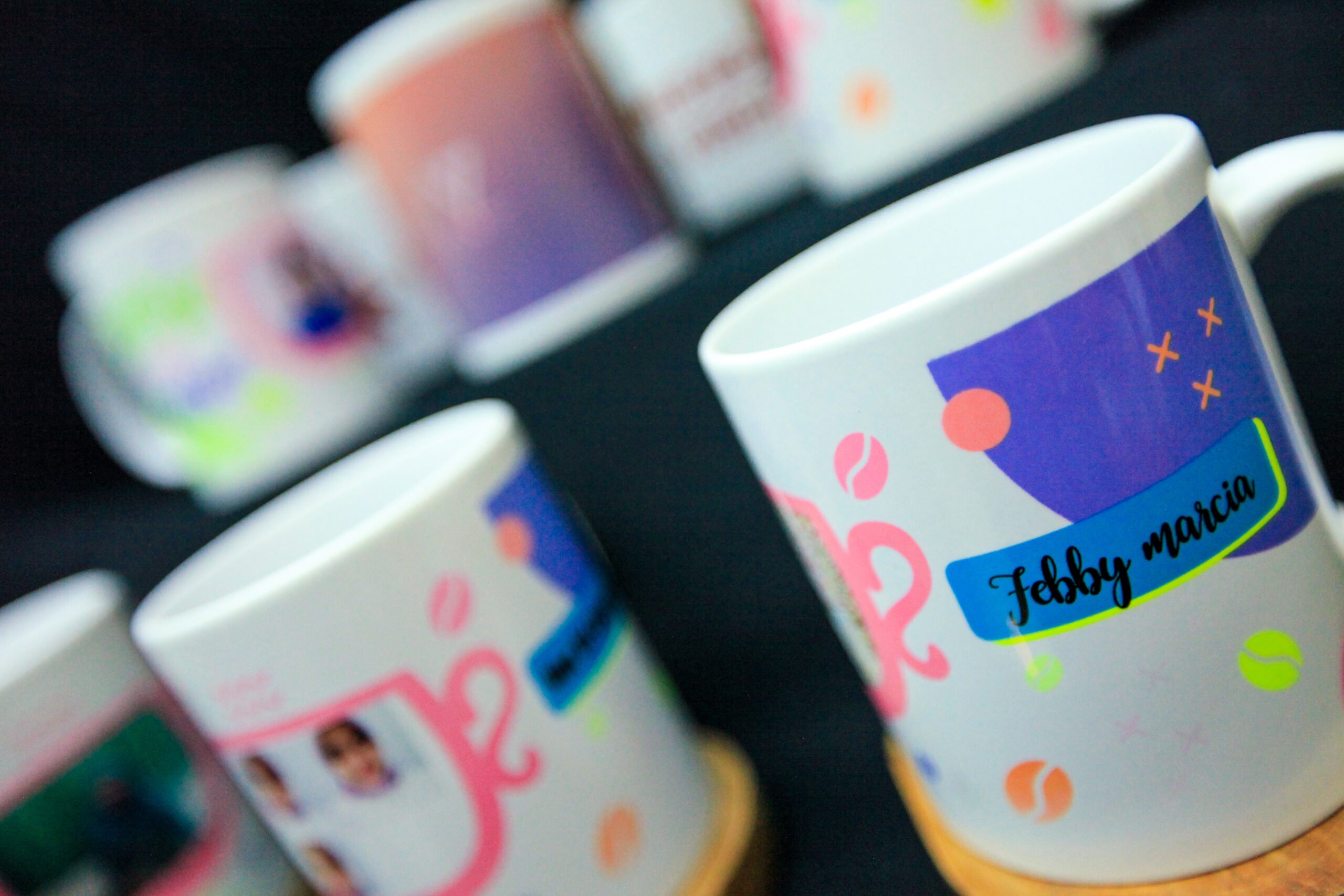 Intip Proses Sablon Mug, Merchandise Promosi Fungsional